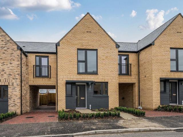 Harebell Way, Hampshire SO22 3 bed semi detached house to rent £2,400 pcm £554 pw