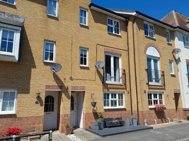Harebrook, Ramsgate, Kent, CT11 3 bed terraced house to rent £1,395 pcm £322 pw