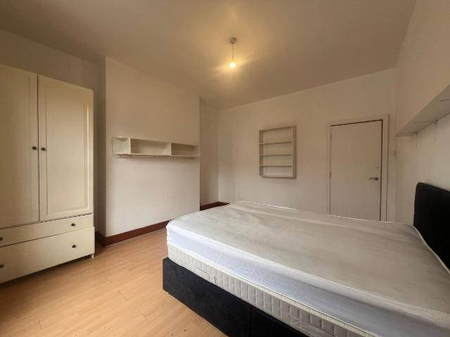 Harehills Avenue, Leeds LS8, 2 bed flat to rent, £895 pcm | PrimeLocation