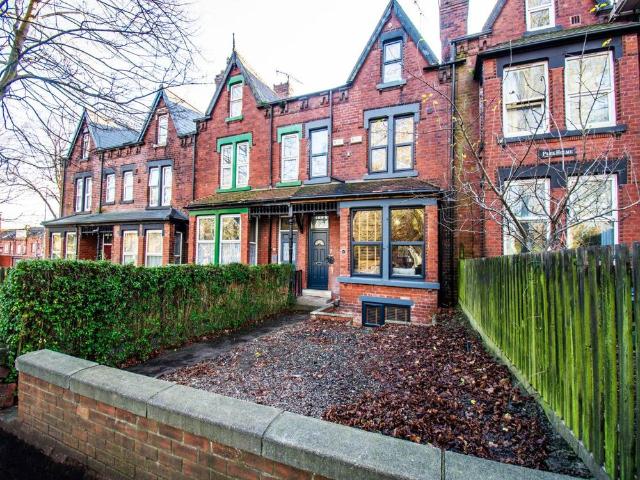 Harehills Avenue room 3, Chapeltown, Leeds