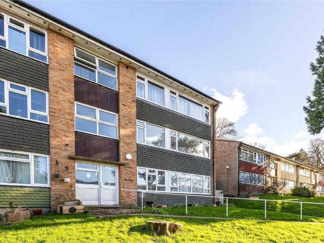 Harestone Hill, Caterham, Surrey CR3, 2 bed flat to rent, £1,500 pcm | PrimeLocation