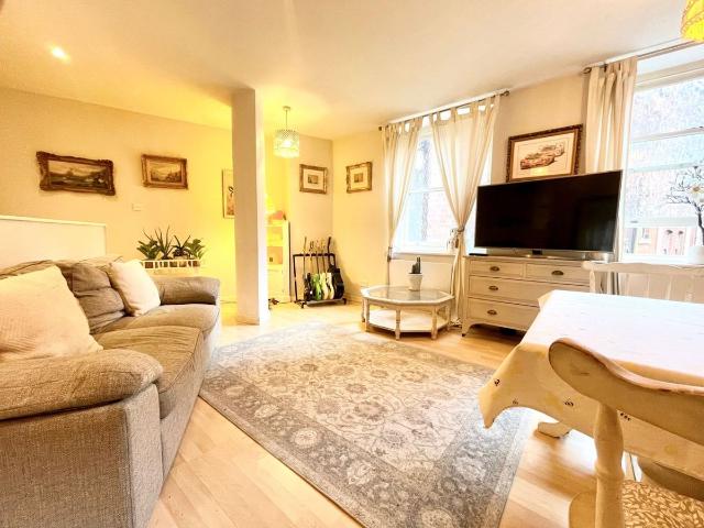Harewood Street, Leeds, West Yorkshire LS2, 1 bed flat to rent, £1,095 pcm | PrimeLocation