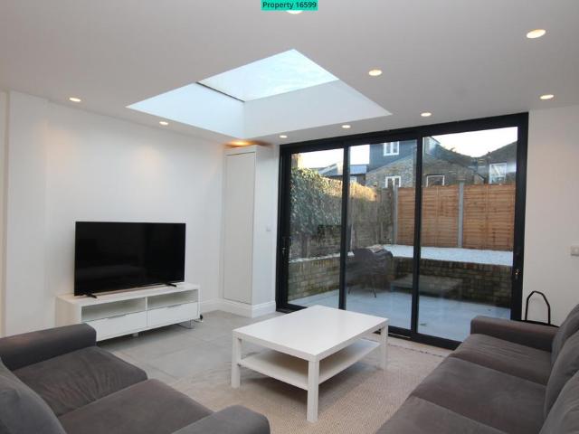 HARGWYNE STREET, LONDON, SW9 9RG 6 bed terraced house to rent £6,400 pcm £1,477 pw