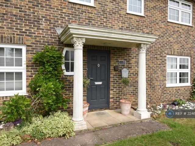 Harkness Drive, Canterbury, CT2 6 bed detached house to rent £4,200 pcm £969 pw