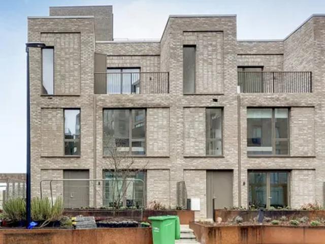 Harland Heights, 1 Wallis Walk, London, E16 2XR, United Kingdom | 3 bed apartment for rent #167668607 | Rentberry