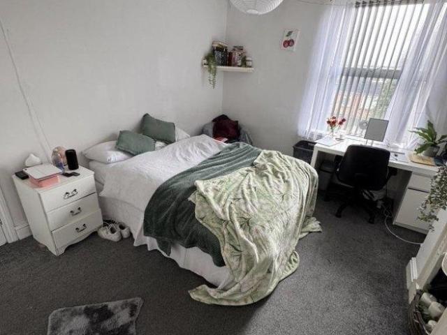 Harlaxton Drive 7 bed house share to rent £3,332 pcm £769 pw