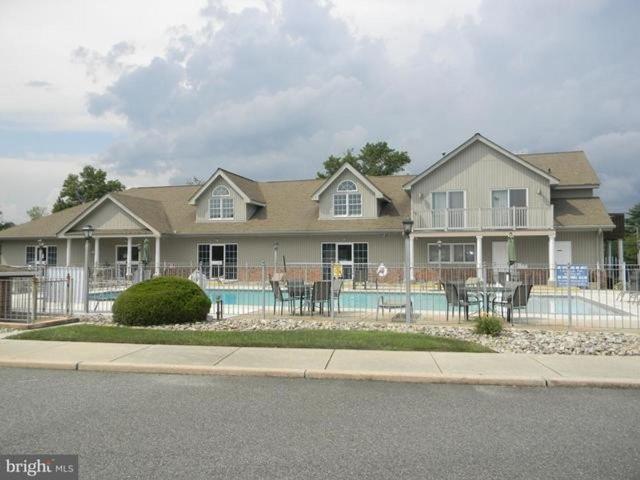 Harlen Court Rentals 2 Bedroom Apartment for Rent at 3001 E Chestnut Ave, Vineland, NJ 08361