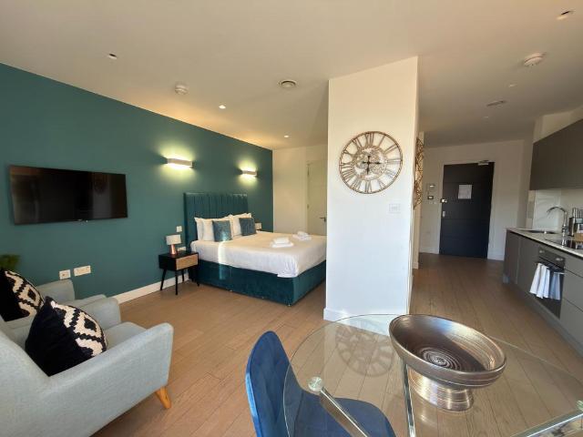 Harlequin Avenue, Brentford TW8 Studio to rent £1,480 pcm £342 pw