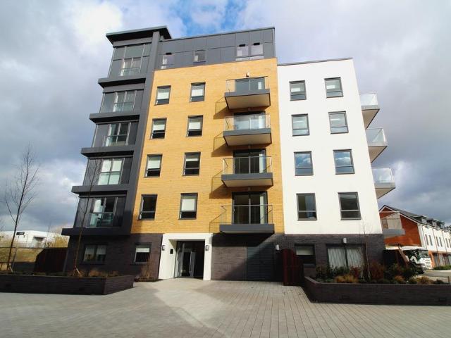 Harlequin House, Padworth Avenue. 1 bed apartment to rent £1,295 pcm £299 pw