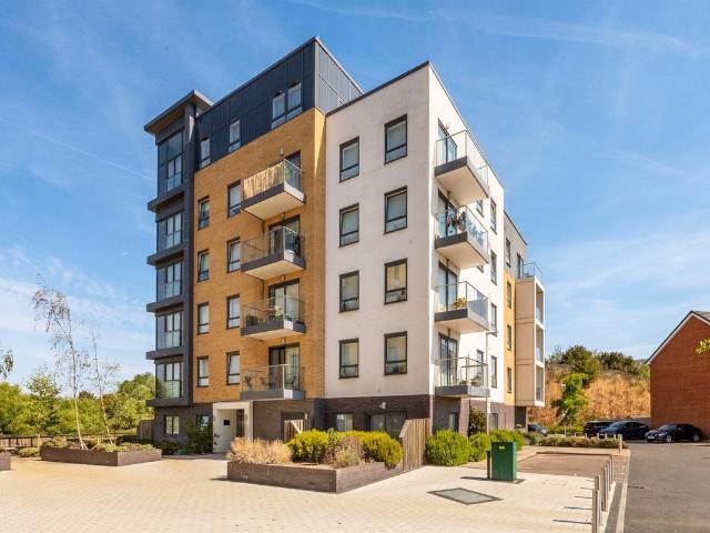 Harlequin House, Reading RG2, 2 bed flat to rent, £1,850 pcm | PrimeLocation