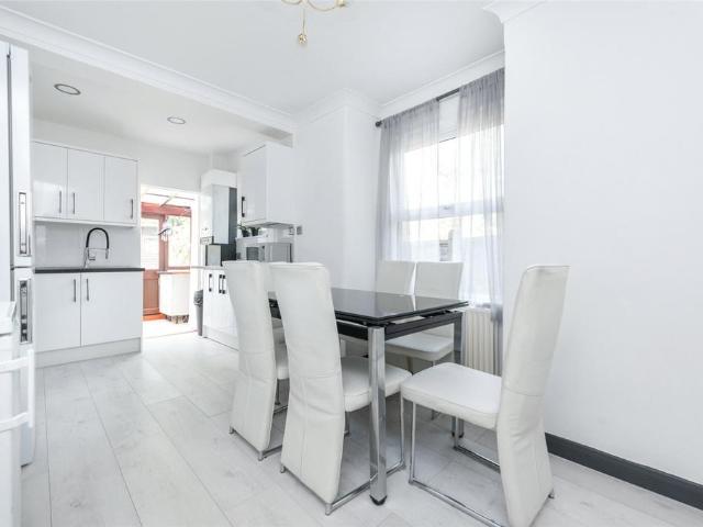 Harlesden Gardens, London, NW10 3 bed terraced house to rent £2,650 pcm £612 pw