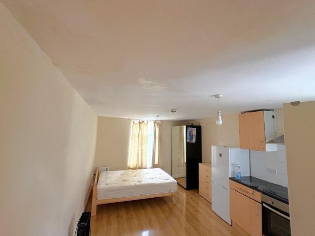 Harlesden, London NW10, 1 bed flat to rent, £1,350 pcm | PrimeLocation