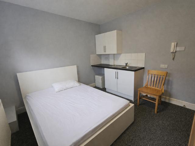 Harlesden Road, London NW10 Studio to rent £1,050 pcm £242 pw