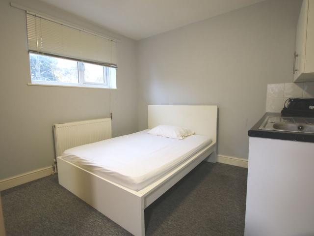 Harlesden Road, London NW10, Studio to rent, £1,200 pcm | PrimeLocation