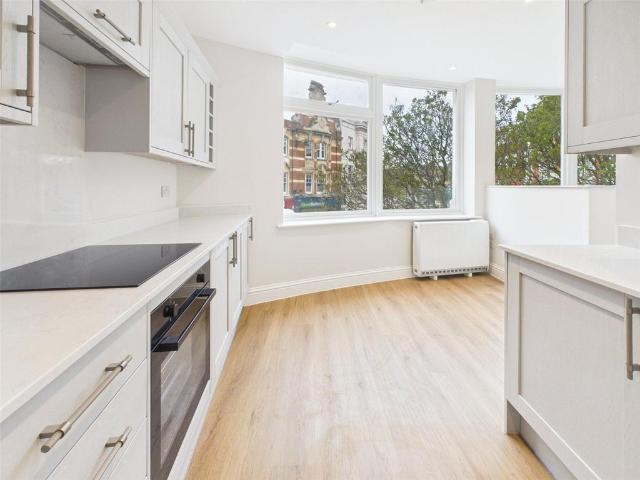 Harley House, London Road, Twickenham 1 bed apartment to rent £1,795 pcm £414 pw
