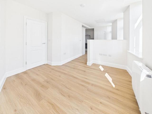 Harley House, London Road, Twickenham 1 bed apartment to rent £1,900 pcm £438 pw