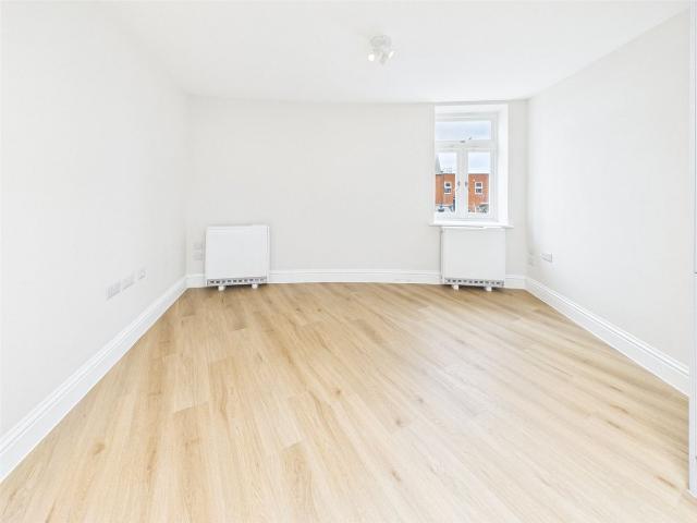 Harley House, London Road, Twickenham TW1, 1 bed flat to rent, £1,900 pcm | PrimeLocation