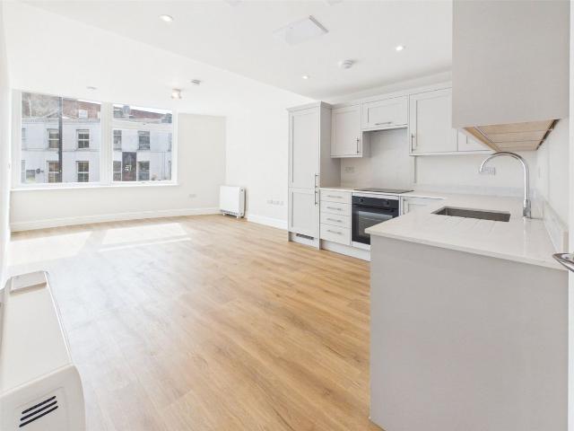 Harley House, London Road, Twickenham TW1, 2 bed flat to rent, £2,250 pcm | PrimeLocation