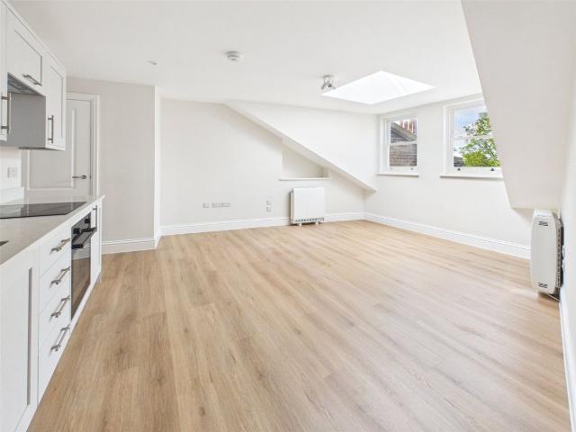 Harley House, Twickenham TW1, 1 bed flat to rent, £1,900 pcm | PrimeLocation