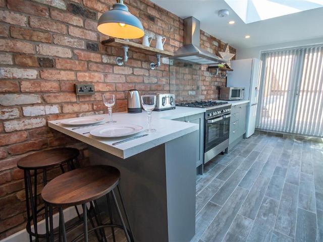 Harley Street, Ball Hill, Coventry 5 bed terraced house to rent £1,925 pcm £444 pw