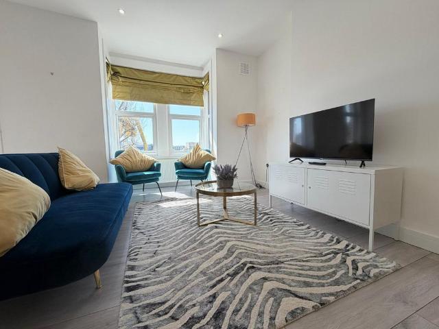 Harley Road, London, NW10 2 bed flat to rent £1,950 pcm £450 pw