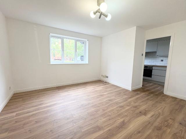 Harlinger Street, London SE18, 2 bed flat to rent, £1,700 pcm | PrimeLocation