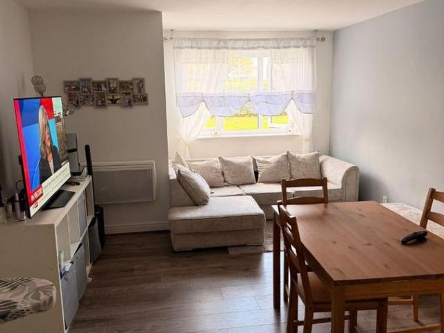 Harlinger Street, London SE18, 2 bed flat to rent, £1,895 pcm | PrimeLocation