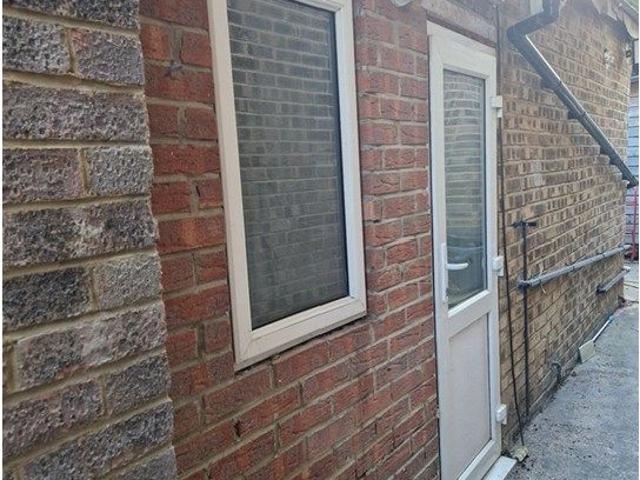 Harlington, Hayes UB3, 1 bed flat to rent, £1,100 pcm | PrimeLocation