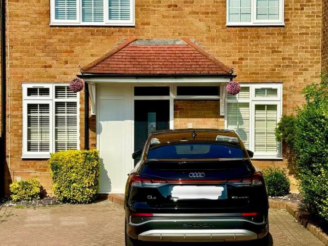 HARLOW, CM18 3 bed terraced house to rent £1,950 pcm £450 pw