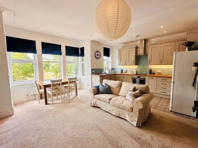 Harlow Moor Drive, HARROGATE