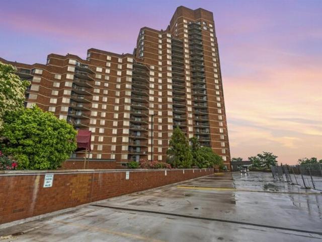 Harmon Cove Tower, Secaucus, Home For Sale