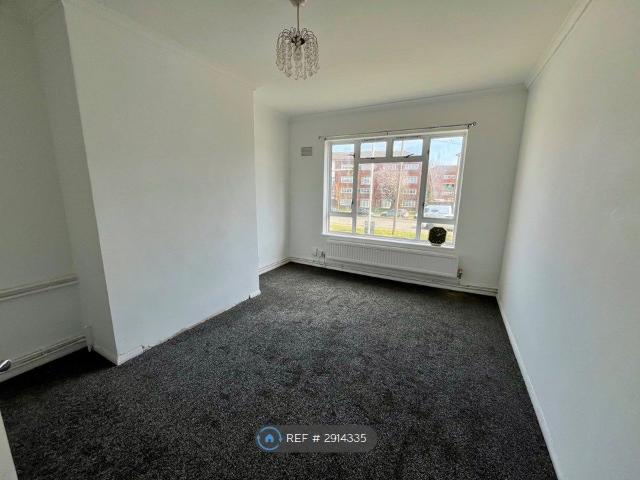Harmondsworth Road, West Drayton UB7, 2 bed flat to rent, £1,700 pcm | PrimeLocation