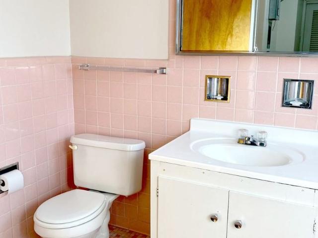 Harney Square Apartments Studio Apartment for Rent at 328 S 37th St, Omaha, NE 68131 Blackstone