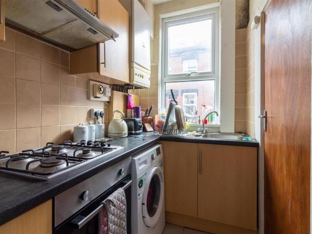 Harold Avenue, Hyde Park, Leeds 2 bed house to rent £1,352 pcm £312 pw