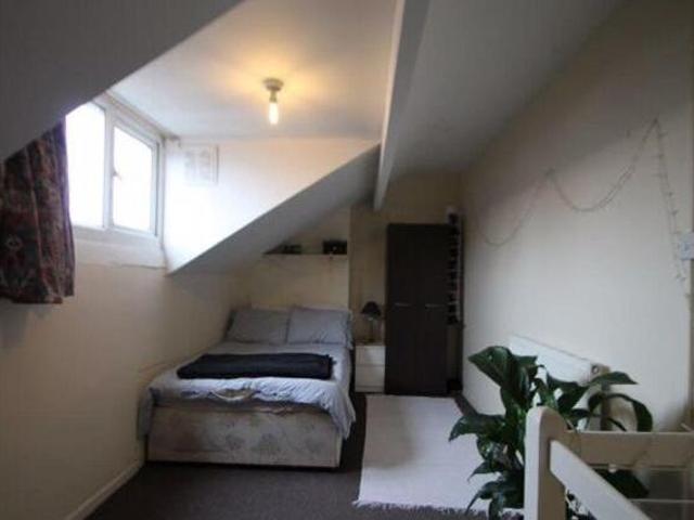Harold Avenue, Leeds, 2 Bedroom House