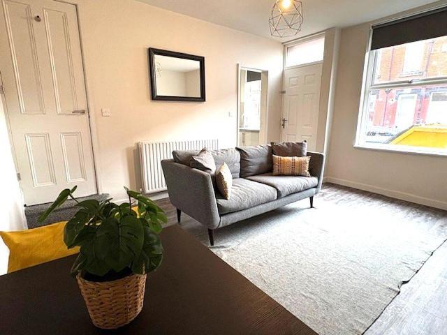 Harold Grove, Leeds 2 bed end of terrace house to rent £1,170 pcm £270 pw