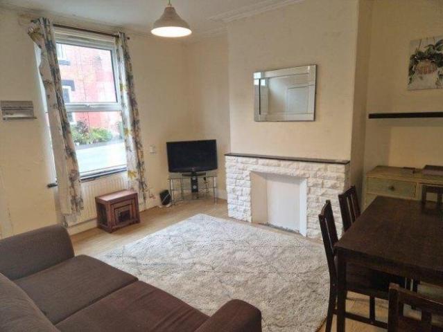 Harold Mount 2 bed house share to rent £1,430 pcm £330 pw