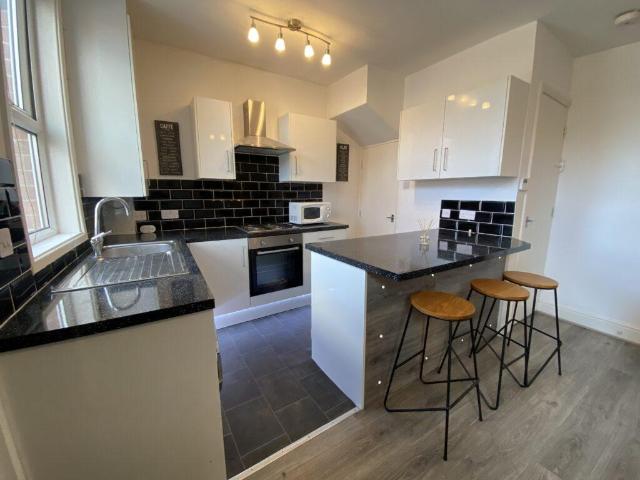 Harold Mount, Hyde Park, LS6 1PW 3 bed terraced house to rent £1,430 pcm £330 pw