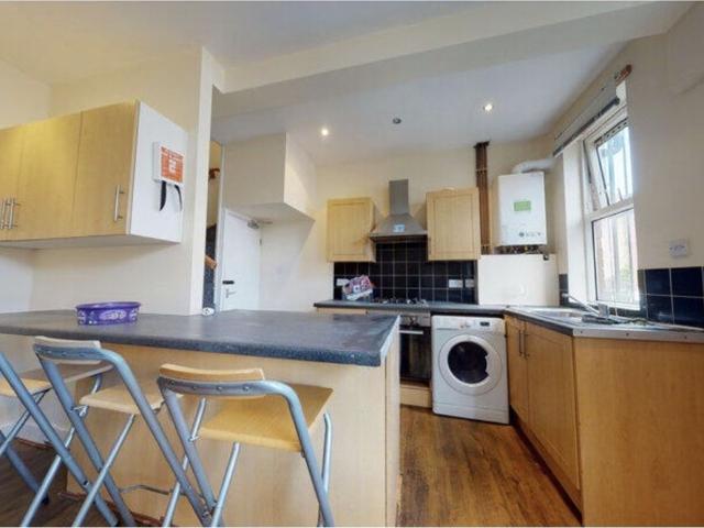 Harold Place, Leeds LS6, 2 bed property to rent, £900 pcm | PrimeLocation