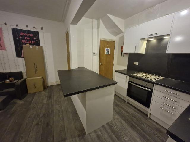 Harold Place, Leeds LS6, 3 bed terraced house to rent, £394 pppm | PrimeLocation