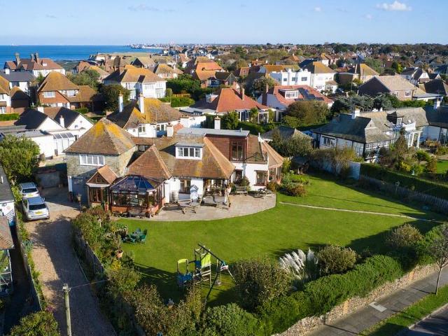 Harold Road, Birchington, Kent, CT7 6 bed detached house to rent £2,300 pcm £531 pw