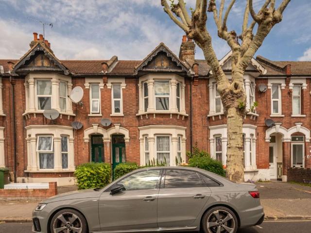 Harold Road, Plaistow E13, 2 bed flat to rent, £1,800 pcm | PrimeLocation