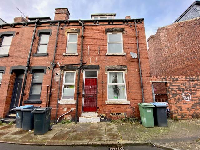 Harold Walk, 32, Leeds LS6, 2 bed terraced house to rent, £965 pcm | PrimeLocation