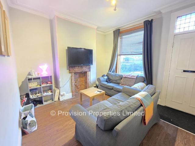 Harold Terrace, Hyde Park, Leeds LS6, 3 bed terraced house to rent, £1,300 pcm | PrimeLocation