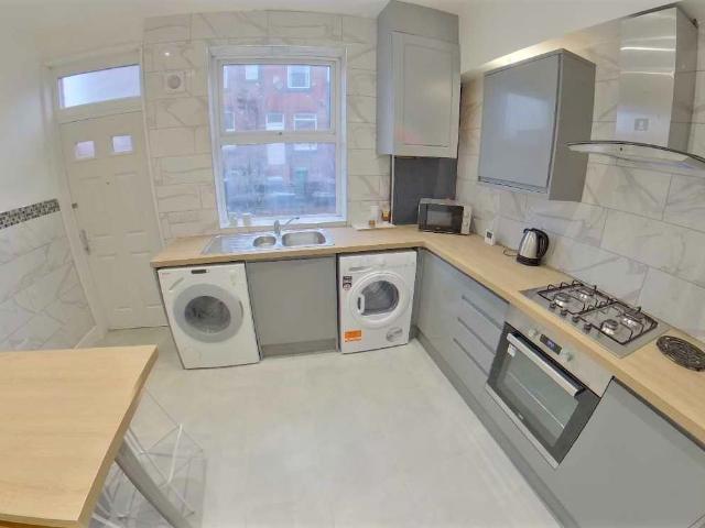 Harold Terrace, Hyde Park, Leeds LS6, 5 bed terraced house to rent, £2,167 pcm | PrimeLocation