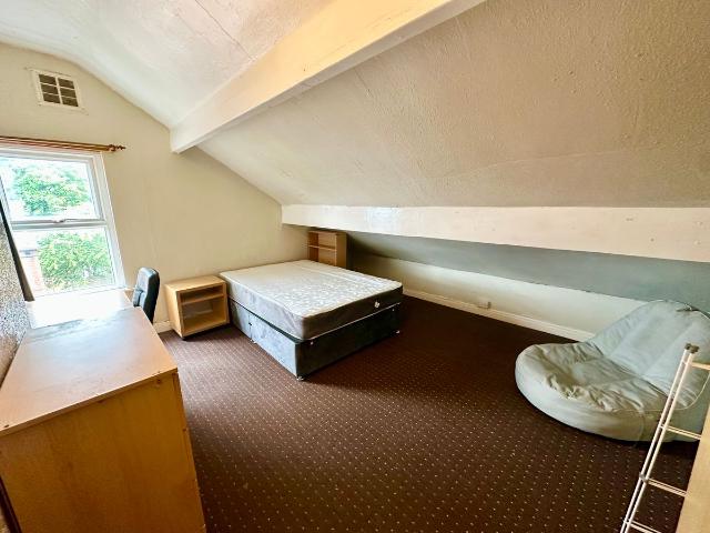 Harold View, Leeds LS6, Room to rent, £300 pcm | PrimeLocation