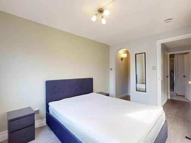 Harp Island Close, London 2 bed flat to rent £1,800 pcm £415 pw