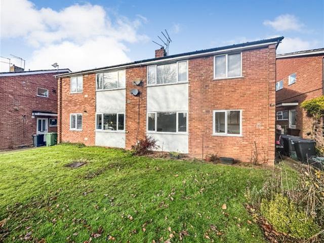 Harpenden AL5 2 bed flat to rent £1,600 pcm £369 pw
