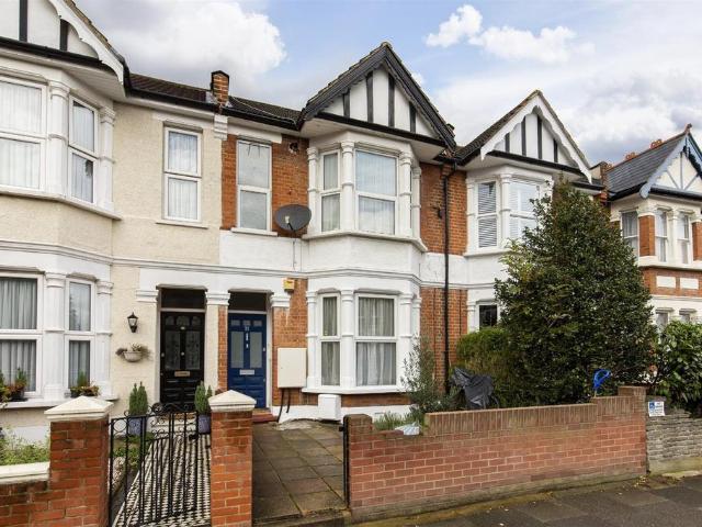 Harpenden Road, Aldersbrook 2 bed flat to rent £1,900 pcm £438 pw