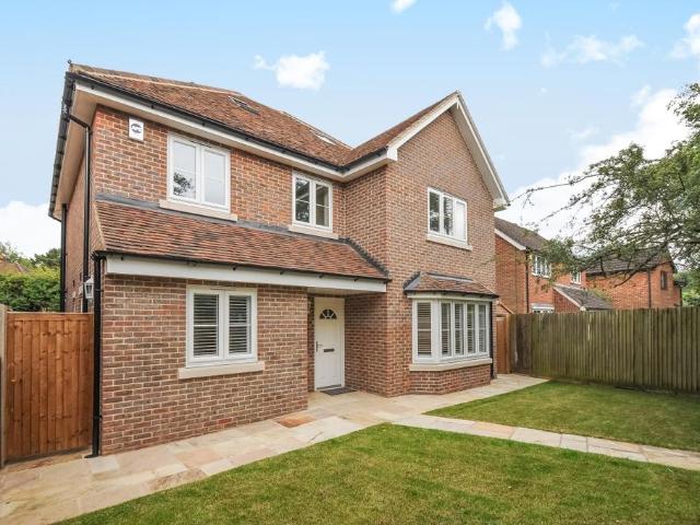 Harpenden Road St. Albans AL3 4 bed detached house to rent £4,300 pcm £992 pw